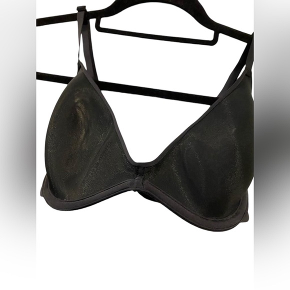 SKIMS | Intimates & Sleepwear | Nwt Skims Weightless Scoop Bra Size 32d ...